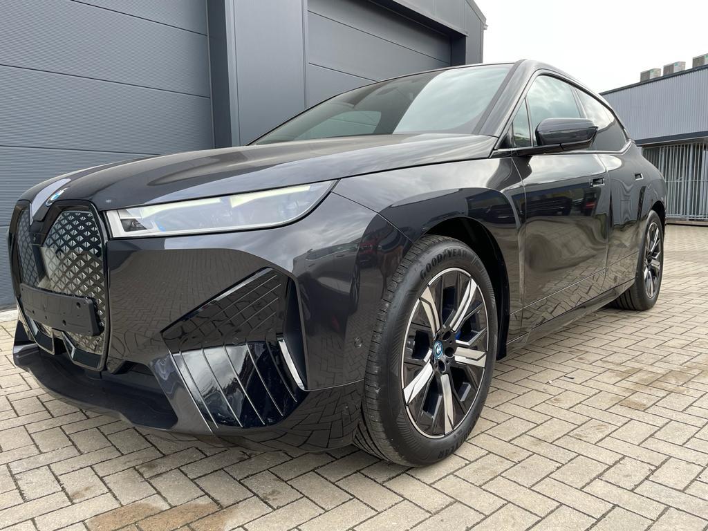 BMW iX40 XDRIVE - Automobi