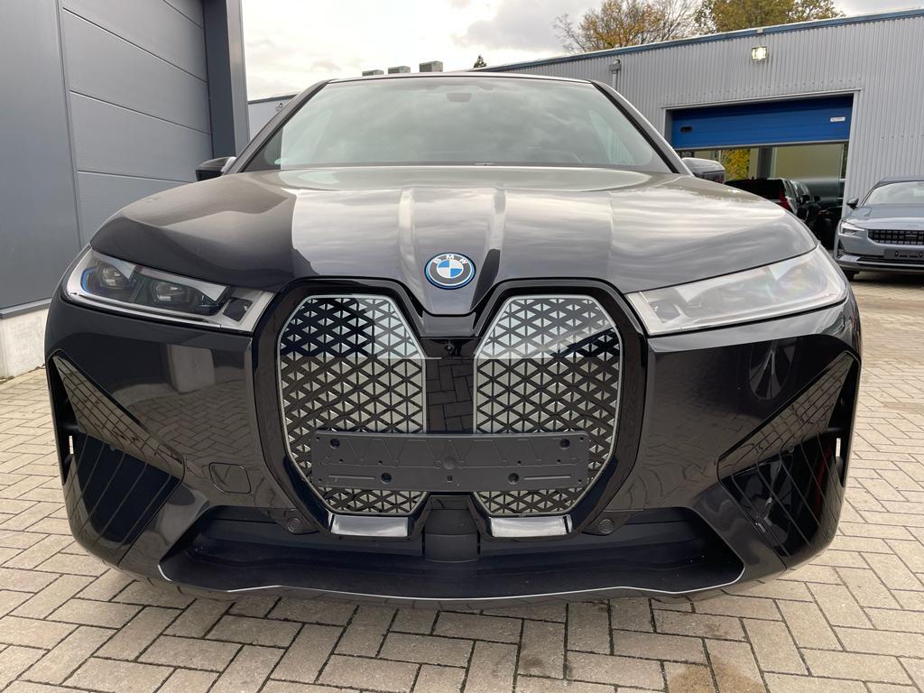 BMW iX40 XDRIVE - Automobi